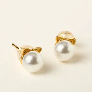 UNCOMMON GOODS Stud Earrings With Faux Pearl And Gold Detail