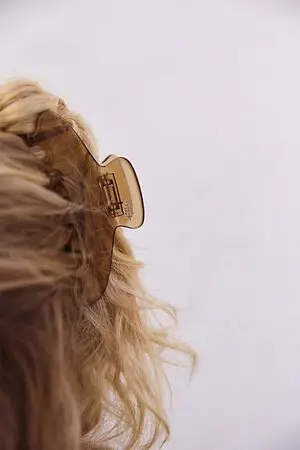 Free People Minor League Claw Clip - Clear Ginger