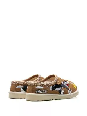 UGG X Palace Looney Tunes Tasman Graphic Slippers - Brown