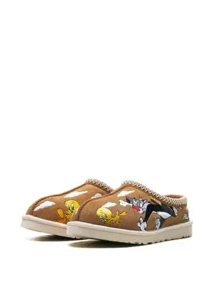 UGG X Palace Looney Tunes Tasman Graphic Slippers - Brown