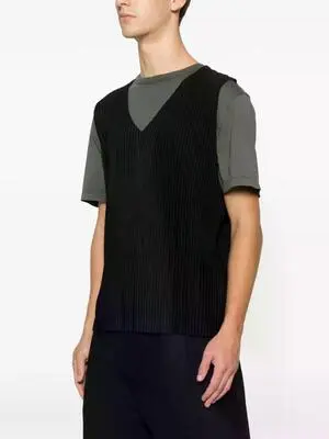 Issey Miyake Pleated V-neck Vest - Black