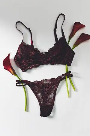 CLO INTIMO Scalloped Lace Adjustable Thong - Mulberry