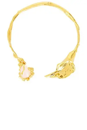 Chloé Cuff Necklace In Metallic Gold - Gold & Pink