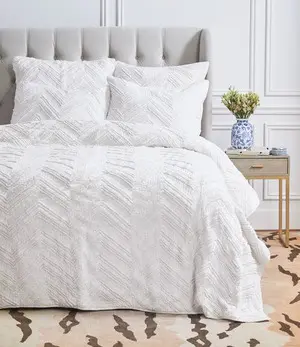 ELISABETH YORK Candlewick Dove Quilt