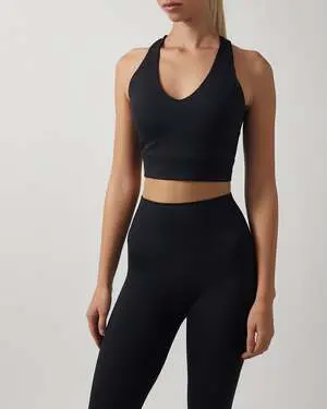 SISTERLY TRIBE Top Oftculpt V-neck Cro Back - Black
