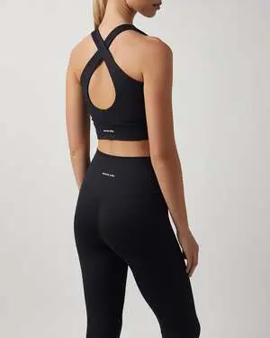 SISTERLY TRIBE Top Oftculpt V-neck Cro Back - Black