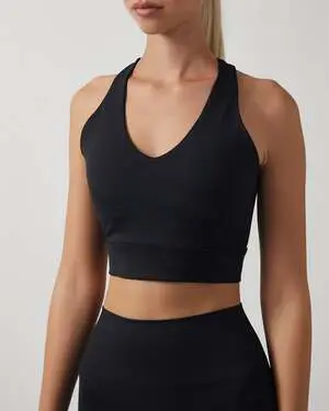 SISTERLY TRIBE Top Oftculpt V-neck Cro Back - Black