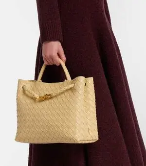Bottega Veneta Andiamo Medium Leather Tote Bag - Beige