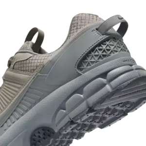 Nike Zoom Vomero Roam Sneakers - Grey