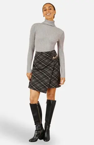 YUMI Checked Wrap Skirt With Buckle Fastening - Black