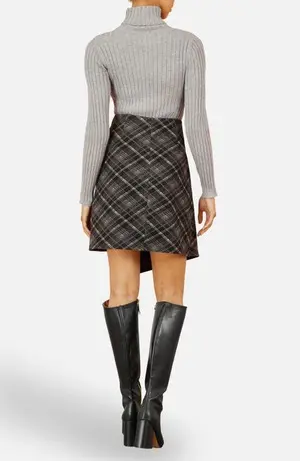 YUMI Checked Wrap Skirt With Buckle Fastening - Black