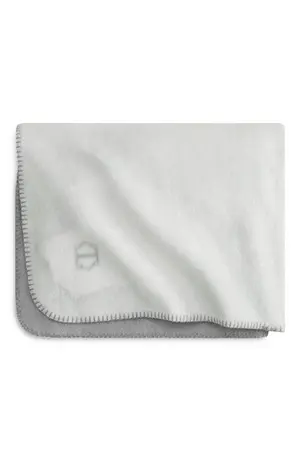 TOGAS Snowy Throw
