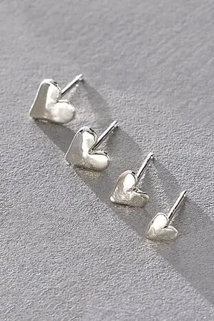 8.6.4 DESIGN Heart Stud Set