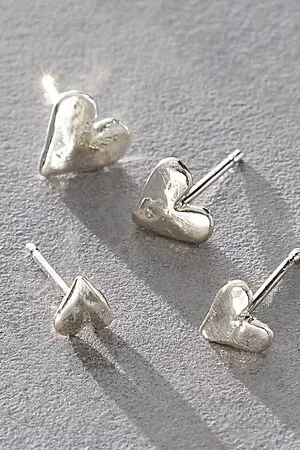 8.6.4 DESIGN Heart Stud Set