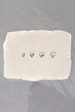 8.6.4 DESIGN Heart Stud Set