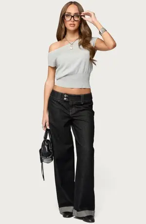 EDIKTED Off-the-shoulder Crop T-shirt