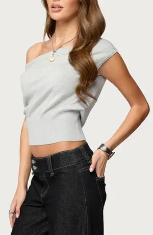 EDIKTED Off-the-shoulder Crop T-shirt