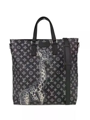 LOUIS VUITTON 2017 Mm Monogram Tote Bag