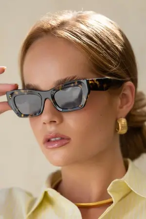FREYRS EYEWEAR Selina Cat Eye Sunglasses - Tortoise