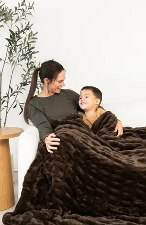 LAREE + CO Luxecloud Blanket - Brown