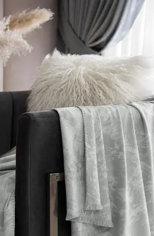 TOGAS Neira Throw