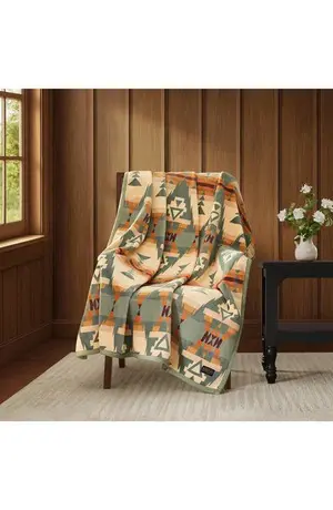 Pendleton Siskiyou Plush Throw Blanket