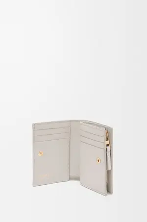 Loewe Duet Compact Wallet In Smooth And Grained Leather Skin - Light Ghost Grey