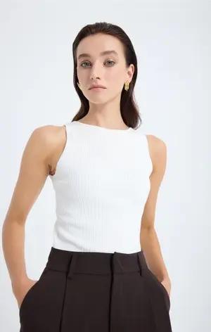 MONLICIA Nila Ribbed Sleeveless Knit Top