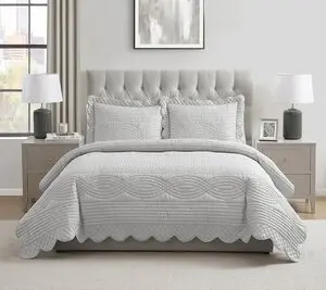 VCNY HOME Scallop Microfiber Quilt Set, Full/qu Een - One-color