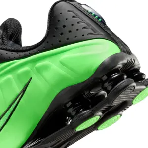 Nike Shox R4 Sneakers - Black