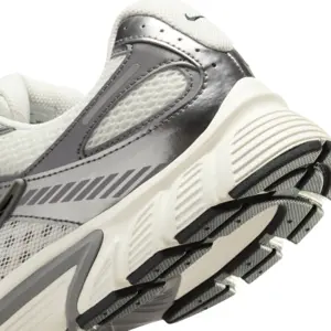 Nike V5 Rnr Sneakers - Grey