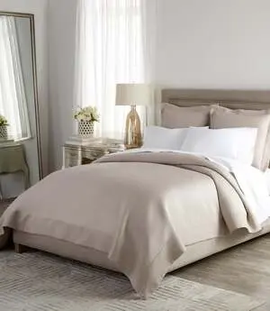 PEACOCK ALLEY Angelina Matelassé Coverlet - Platinum