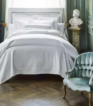 PEACOCK ALLEY Angelina Matelassé Coverlet - White