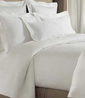 PEACOCK ALLEY Alyssa Coverlet - White
