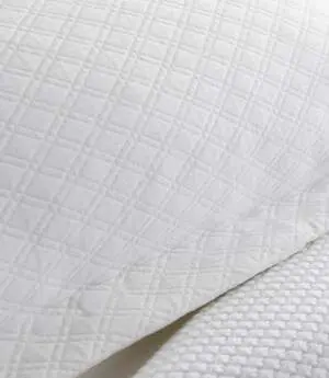 PEACOCK ALLEY Alyssa Coverlet - White