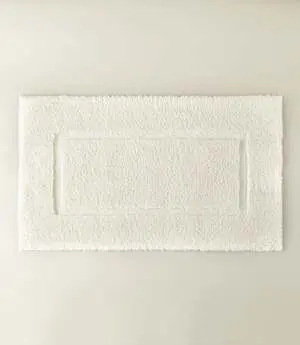 PEACOCK ALLEY Tiffany Bath Rug - Linen