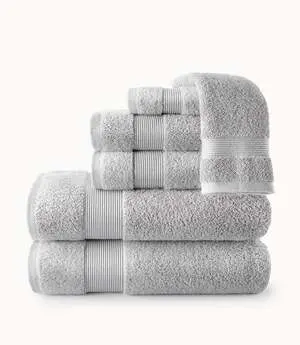 PEACOCK ALLEY Liam Essential Bath Towel Navy