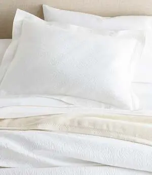 PEACOCK ALLEY Vienna Coverlet - Ivory
