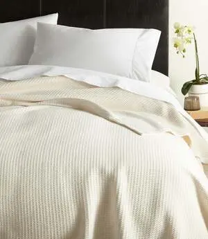 PEACOCK ALLEY Riviera Waffle Weave Blanket - White