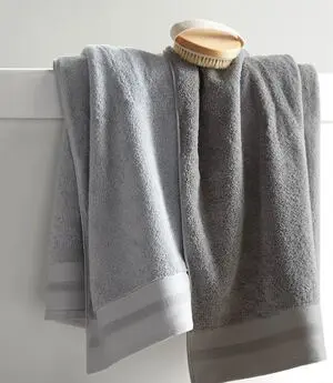 PEACOCK ALLEY Coronado Luxe Towel - Blue