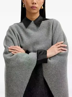 Liviana Conti Blanca Poncho