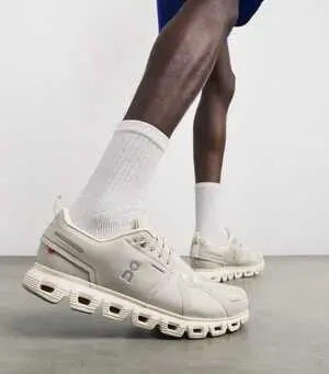 On Cloud 6 Waterproof Trainers