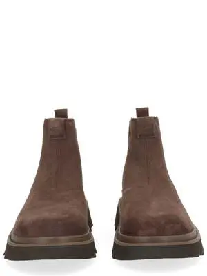 UGG Chelsea Lug Boot - Brown