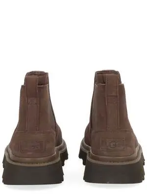 UGG Chelsea Lug Boot - Brown