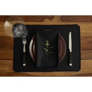 SOLINO HOME Linen Dinner Napkinsfringe - Black