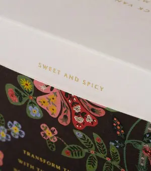 RIFLE PAPER CO. Amber And Black Vanilla Scented Candle
