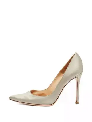 GIANVITO ROSSI Pointed-toe Pumps