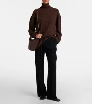 THE ROW Ew Izzy Medium Leather Shoulder Bag