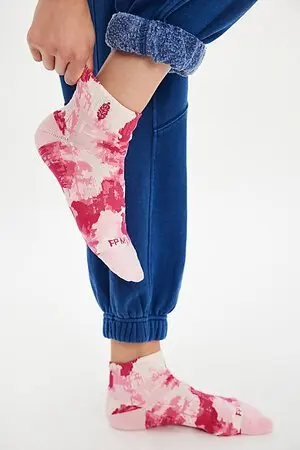 Free People Point Of Print Quarter Crew Socks - Pink Camo