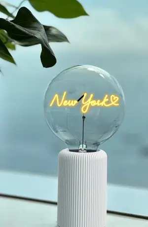 MESSAGE IN THE BULB New York Bulb Portable Table Lamp